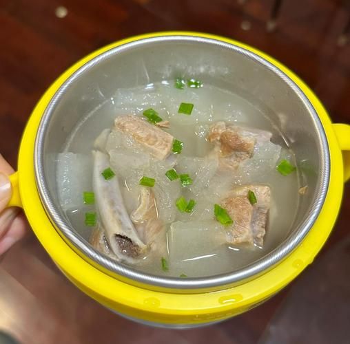 骨头冬瓜汤怎么炖好喝_骨头冬瓜汤需要焯水吗-第1张图片-山城妙识