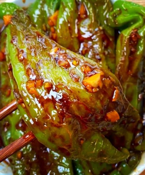 虎皮青椒怎么做才脆_虎皮青椒用不用先焯水-第1张图片-山城妙识