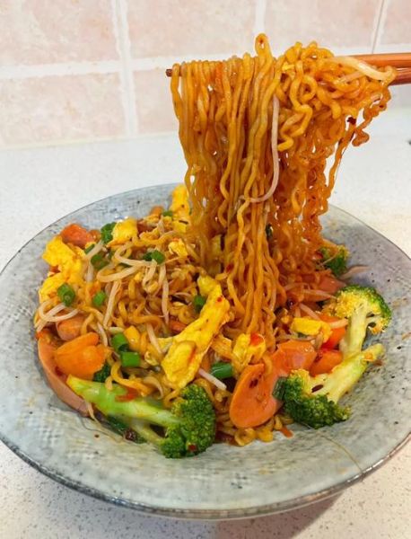 炒方便面怎么做才好吃_炒方便面需要焯水吗-第3张图片-山城妙识