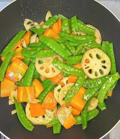 荷塘小炒怎么炒_荷塘小炒用哪些食材-第1张图片-山城妙识