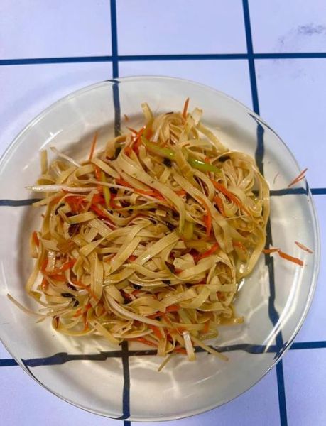 凉拌干丝怎么做好吃_凉拌干丝要不要焯水-第1张图片-山城妙识