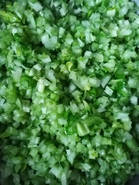 芹菜香菇饺子馅怎么做_芹菜香菇饺子馅做法窍门-第1张图片-山城妙识