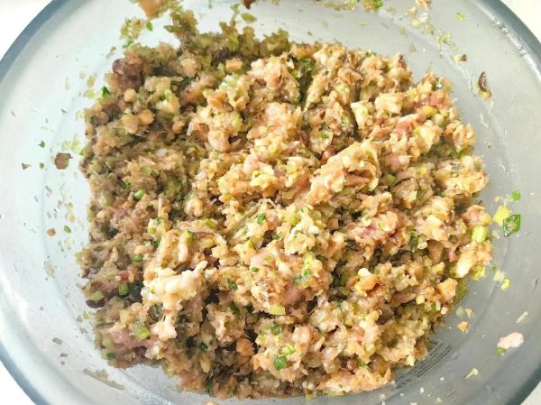 芹菜香菇饺子馅怎么做_芹菜香菇饺子馅做法窍门-第2张图片-山城妙识