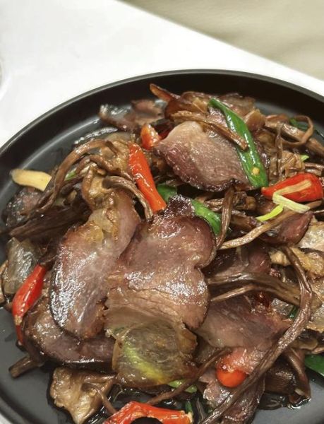 茶树菇炒腊肉怎么做_腊肉要不要先焯水-第2张图片-山城妙识