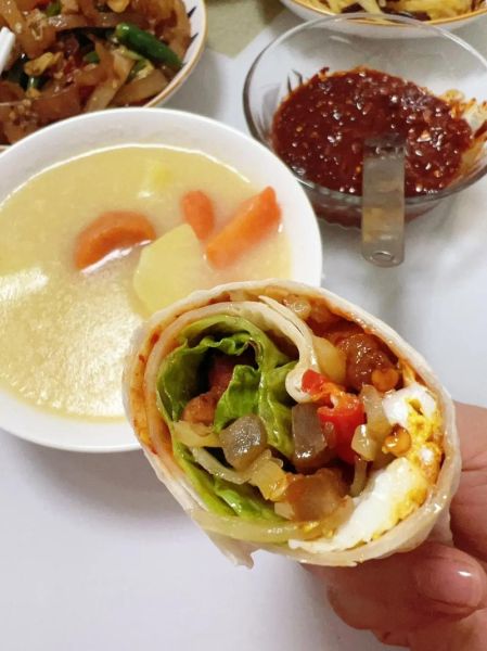 薄饼卷菜的家常做法_薄饼怎么做又软又筋道-第1张图片-山城妙识