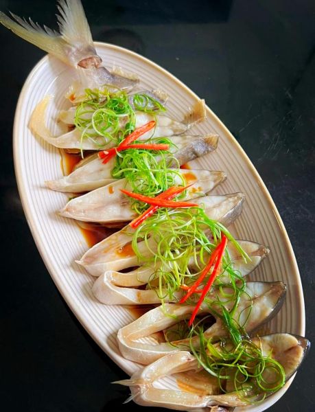 鲳鱼怎么做好吃_鲳鱼的家常做法步骤-第1张图片-山城妙识