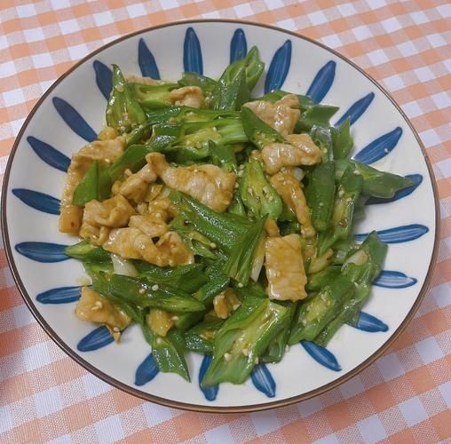 秋葵炒肉怎么做_秋葵炒肉需要焯水吗-第2张图片-山城妙识