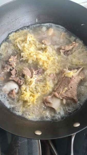 大骨棒炖酸菜怎么做_酸菜炖多久才入味-第1张图片-山城妙识 大骨棒炖酸菜怎么做_酸菜炖多久才入味-第1张图片-山城妙识