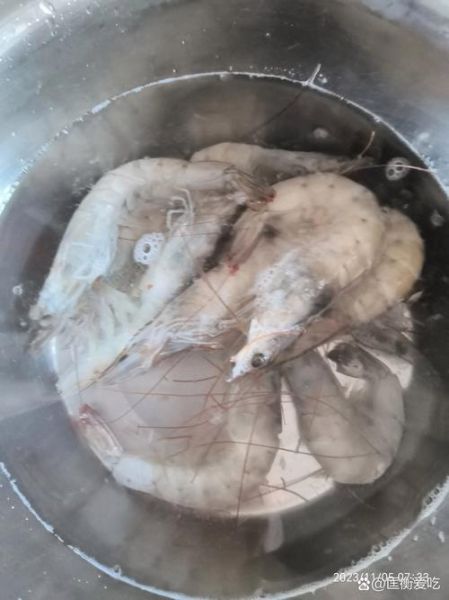 水煮虾怎么煮才鲜嫩_水煮虾需要焯水吗-第3张图片-山城妙识