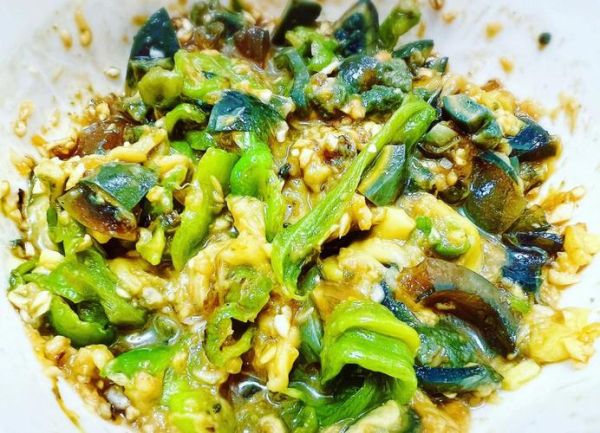 皮蛋茄子擂辣椒怎么做_皮蛋茄子擂辣椒家常做法-第1张图片-山城妙识