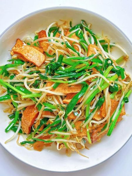 豆芽炒韭菜怎么炒好吃_豆芽炒韭菜要不要焯水-第1张图片-山城妙识