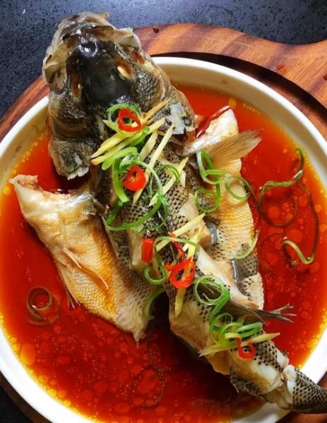 清蒸鲈鱼怎么做才鲜嫩_家常清蒸鲈鱼做法步骤-第3张图片-山城妙识