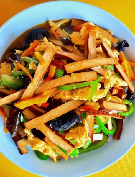 青椒炒香干怎么做_香干要不要焯水-第2张图片-山城妙识