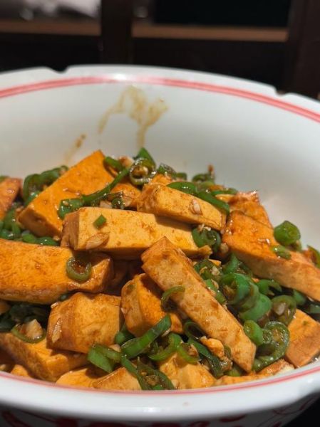 青椒炒香干怎么做_香干要不要焯水-第1张图片-山城妙识