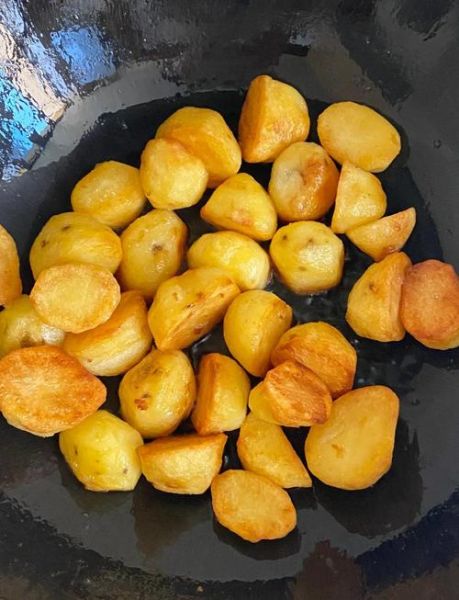 炕土豆怎么做才外酥里糯_炕土豆用大火还是小火-第1张图片-山城妙识