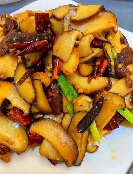 炒蘑菇的家常做法_蘑菇怎么炒才鲜嫩不腥-第1张图片-山城妙识