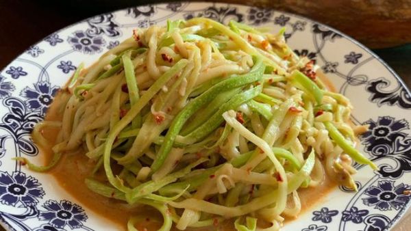 凉拌葫芦丝怎么做_葫芦丝要不要焯水-第2张图片-山城妙识