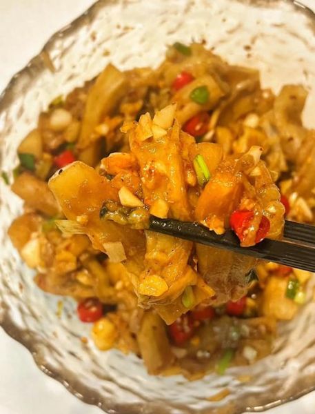 茄子凉拌怎么做才好吃_家常茄子凉拌需要蒸多久-第1张图片-山城妙识