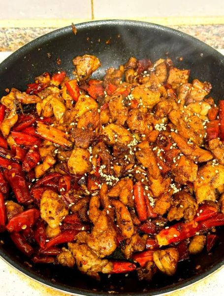 辣子鸡的家常做法_辣子鸡怎么炒才够香辣-第2张图片-山城妙识
