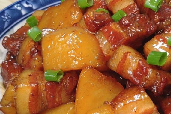 五花肉烧土豆怎么做_正宗做法步骤详解-第1张图片-山城妙识