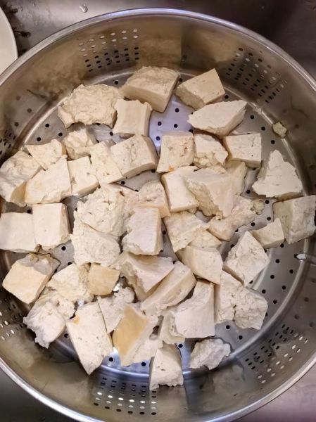 小葱炒豆腐怎么做_小葱炒豆腐需要焯水吗-第2张图片-山城妙识