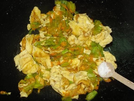 南瓜花炒鸡蛋怎么做_南瓜花炒鸡蛋要焯水吗-第2张图片-山城妙识