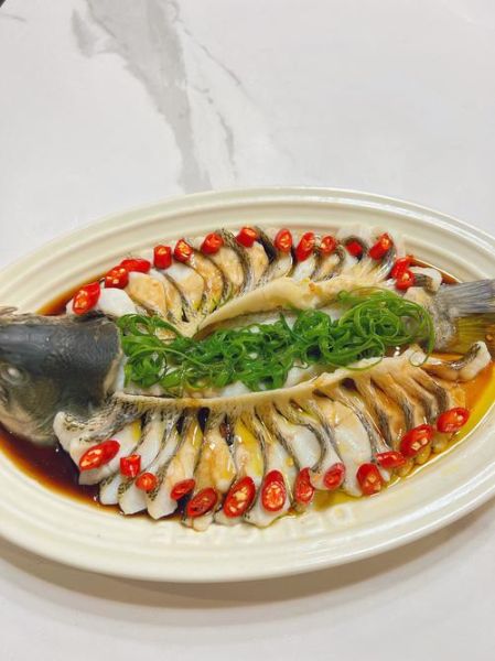 清蒸鲈鱼怎么做_红烧鲤鱼怎么做好吃-第1张图片-山城妙识