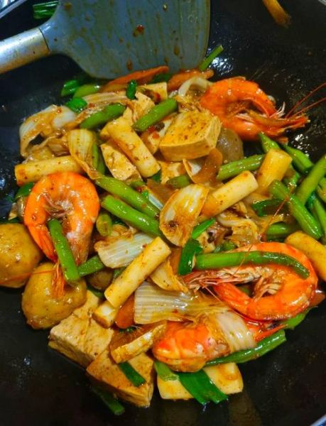 家庭麻辣香锅怎么做_麻辣香锅简单做法-第1张图片-山城妙识