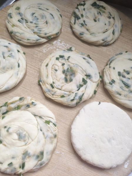 油烙饼怎么做_油烙饼的家常做法步骤-第1张图片-山城妙识