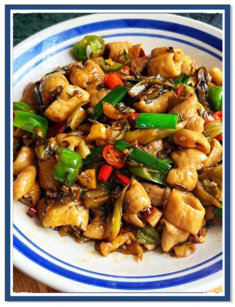 猪大肠炒酸菜怎么做_酸菜炒猪大肠要不要焯水-第3张图片-山城妙识