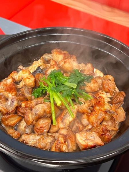 啫啫鸡煲怎么做_啫啫鸡煲用什么锅-第1张图片-山城妙识