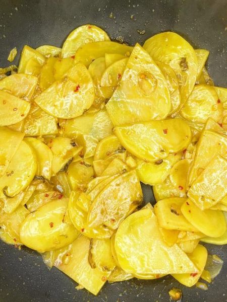 烀土豆咸菜怎么做_烀土豆咸菜的家常做法-第1张图片-山城妙识