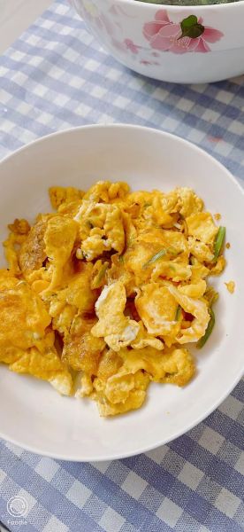 炒鸡蛋怎么炒才嫩_家常炒鸡蛋做法步骤-第3张图片-山城妙识