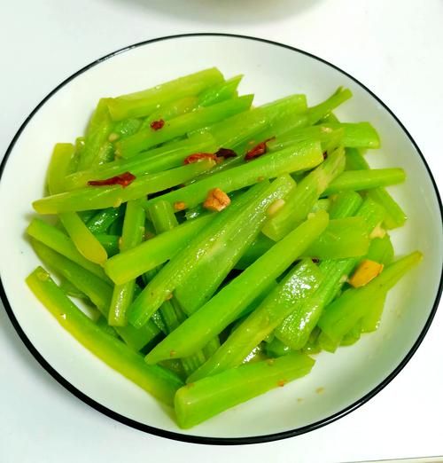 莴苣怎么炒好吃_莴苣凉拌要不要焯水-第3张图片-山城妙识