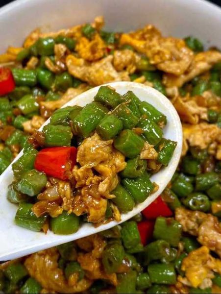 豆角炒鸡蛋怎么做_豆角炒鸡蛋的家常做法-第3张图片-山城妙识