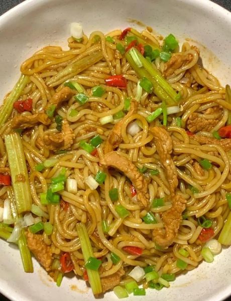 芹菜炒粉条怎么炒不粘锅_芹菜炒粉条的家常做法-第1张图片-山城妙识 芹菜炒粉条怎么炒不粘锅_芹菜炒粉条的家常做法-第1张图片-山城妙识