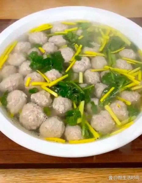 生汆丸子汤怎么做_生汆丸子汤的家常做法-第1张图片-山城妙识