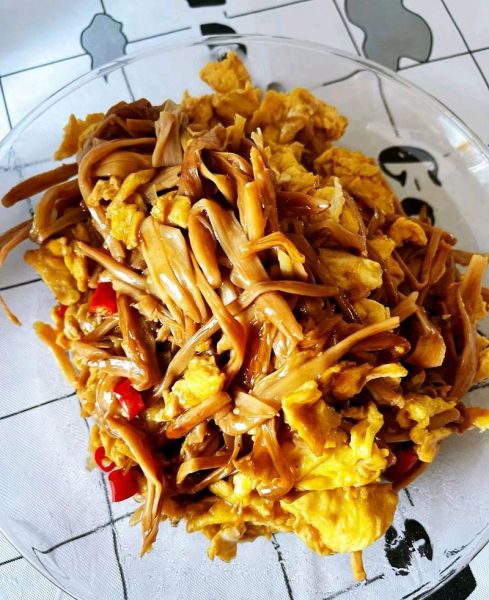 黄花菜炒鸡蛋怎么做_黄花菜要不要焯水-第1张图片-山城妙识 黄花菜炒鸡蛋怎么做_黄花菜要不要焯水-第1张图片-山城妙识