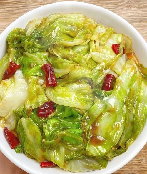 炝炒圆白菜怎么做_圆白菜怎么炒才脆-第1张图片-山城妙识