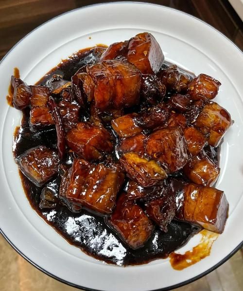 上海红烧肉最正宗的做法_家庭版详细步骤-第1张图片-山城妙识