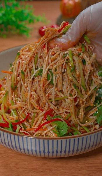 凉拌金针菇怎么做_凉拌金针菇需要焯水吗-第3张图片-山城妙识