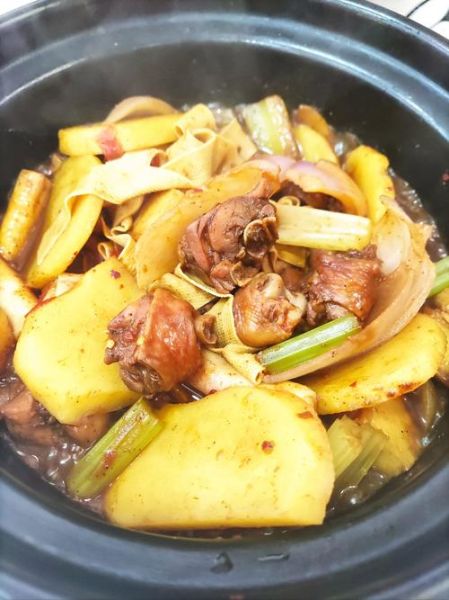 鸡腿炖土豆怎么做好吃_家常做法步骤详解-第1张图片-山城妙识