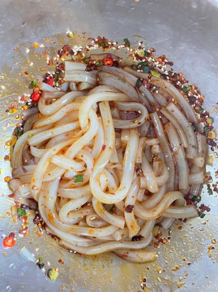 白凉粉怎么做_白凉粉比例是多少-第1张图片-山城妙识