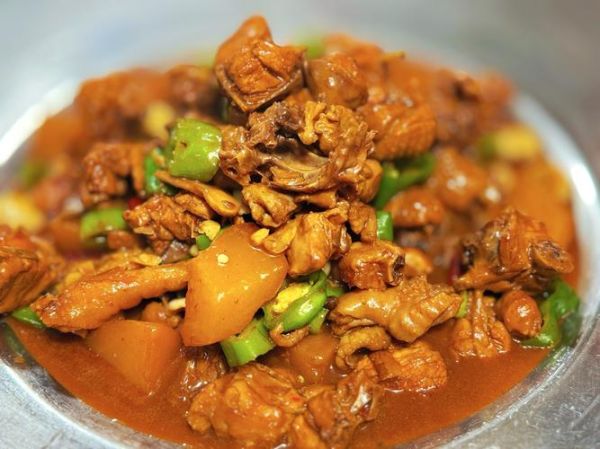 爆炒小公鸡怎么做才好吃_正宗做法步骤详解-第1张图片-山城妙识