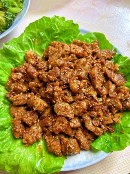 孜然羊肉片怎么炒才嫩_孜然羊肉片家常做法-第1张图片-山城妙识