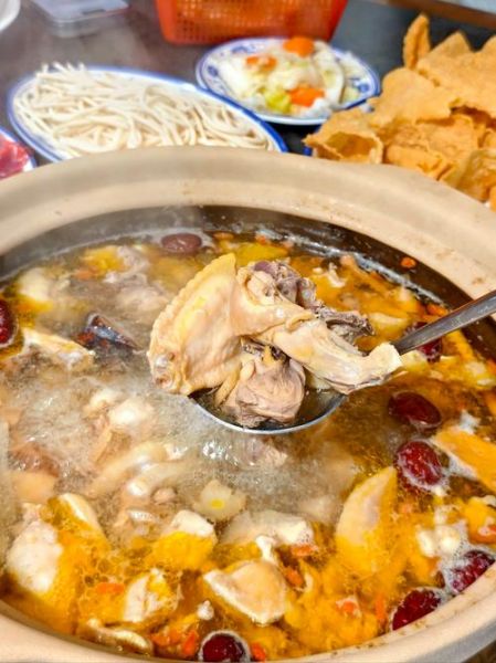 鸡煲的做法_鸡煲需要焯水吗-第1张图片-山城妙识