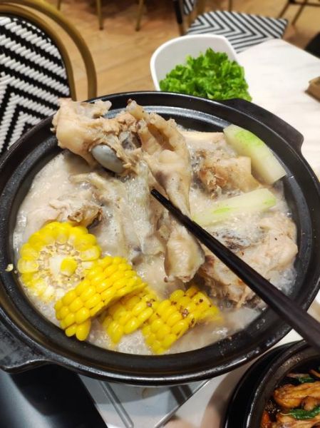 筒骨汤怎么炖才白_筒骨汤需要焯水吗-第2张图片-山城妙识