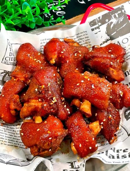 烤猪蹄的做法_烤猪蹄怎么做才外酥里嫩-第1张图片-山城妙识