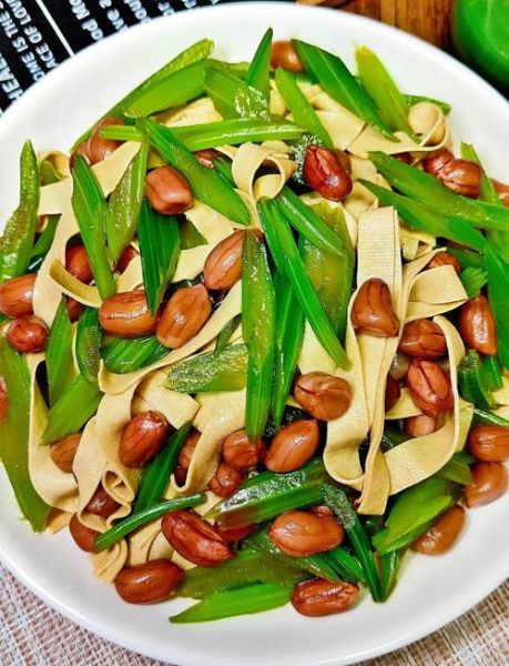 花生米拌芹菜怎么做_芹菜拌花生米要不要焯水-第1张图片-山城妙识