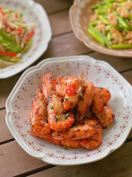 蒜蓉罗氏虾怎么做_蒜蓉罗氏虾用不用去虾线-第1张图片-山城妙识